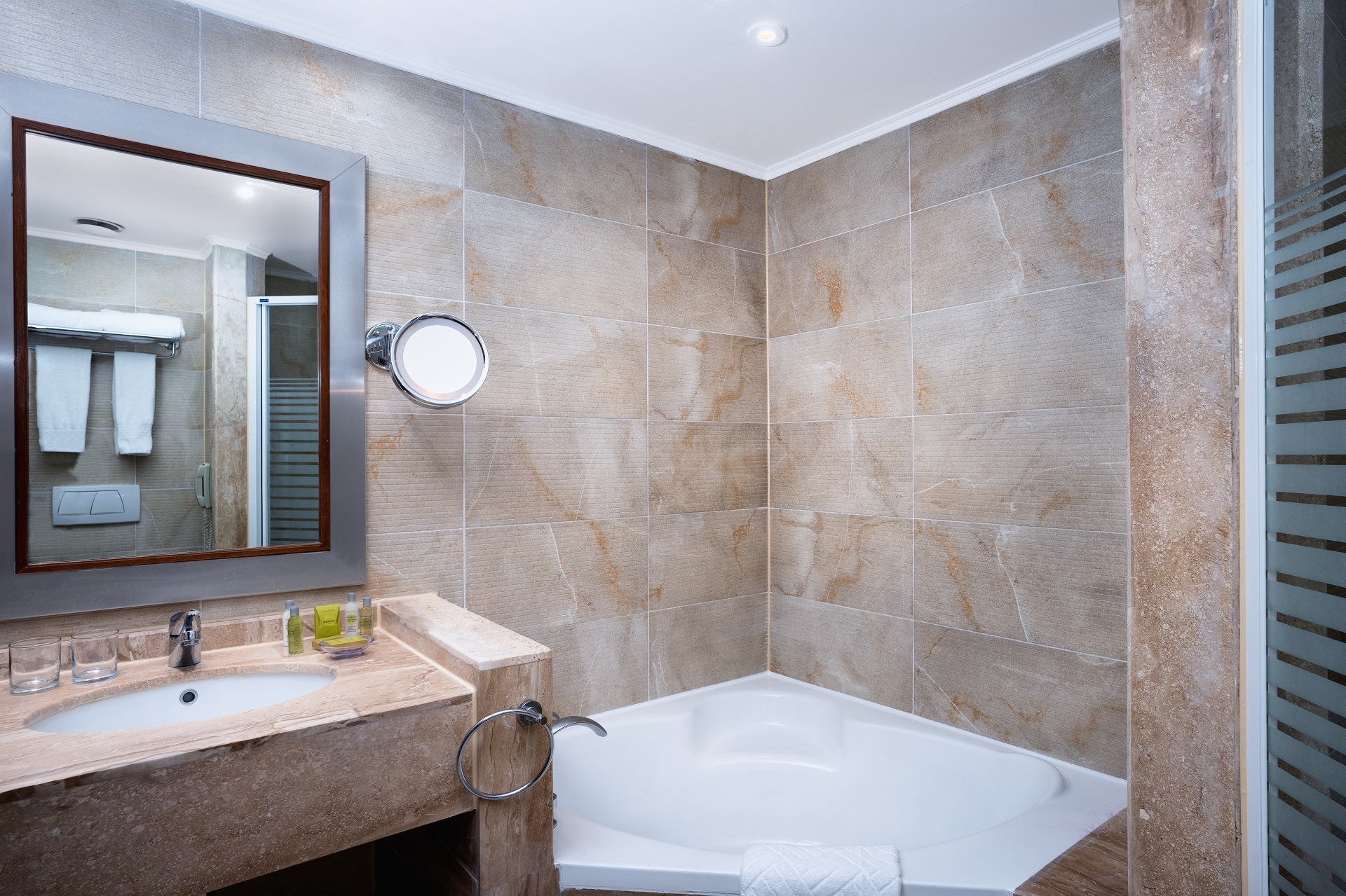 SWISS INN HOTELS & RESORTS